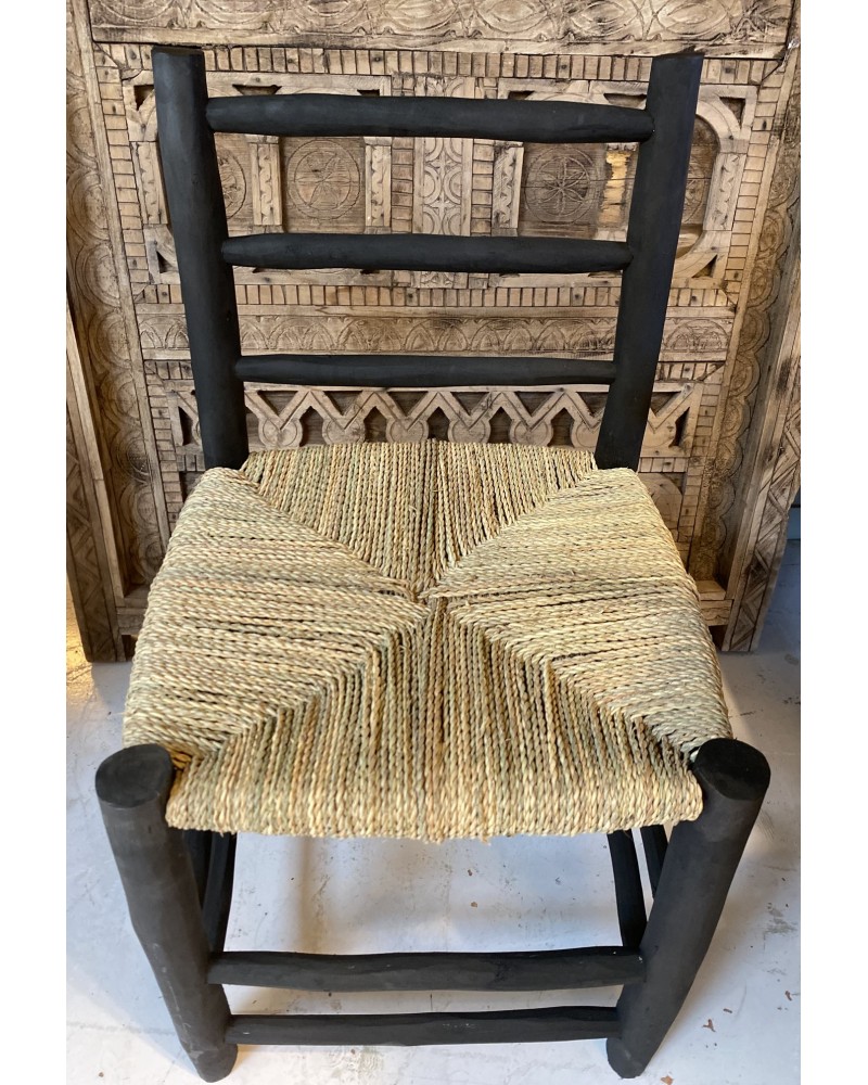Chaise en bois et doum couleur noir. Artisanat Maroc | Marrakech deco